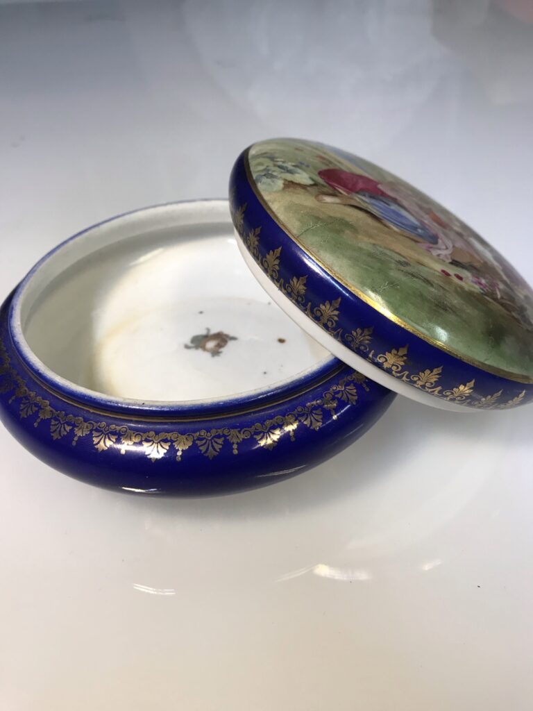 Royal Vienna Painted round dresser box – Treasure Antique & Appraisers